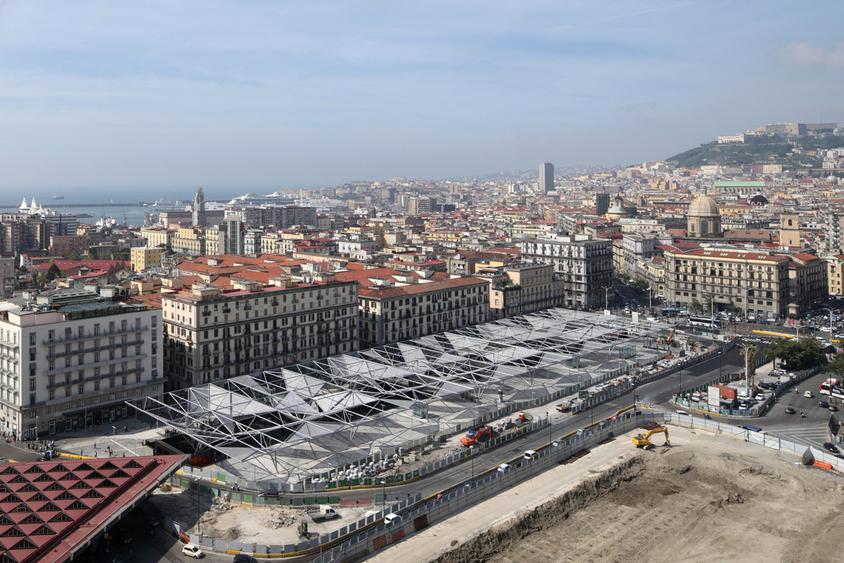A Napoli, la nuova piazza Garibaldi di Perrault è bella. Finché dura