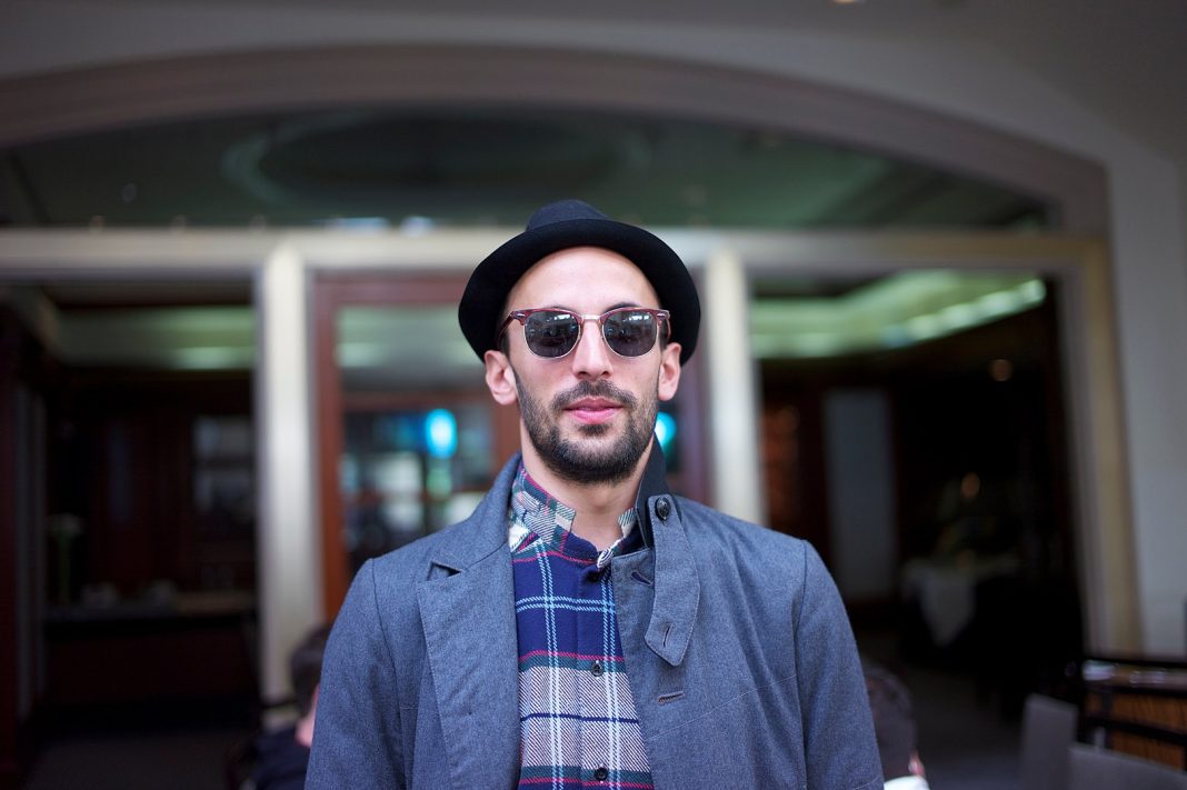 "JR: Chronicles", lo street artist francese in mostra alla Saatchi Gallery