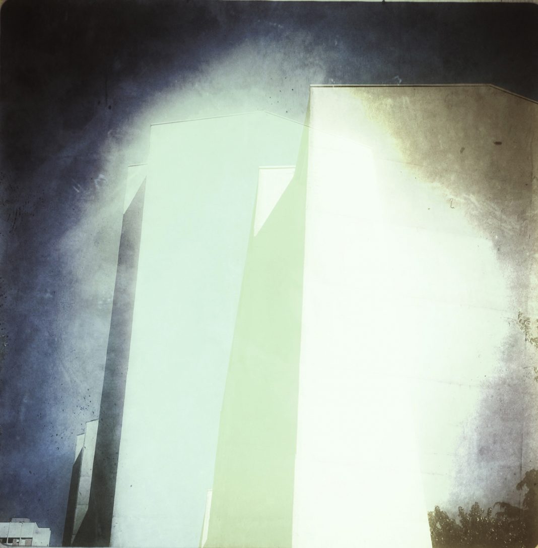 Le fotografie seriali di Anna Rosati alla Galleria B4 di Bologna