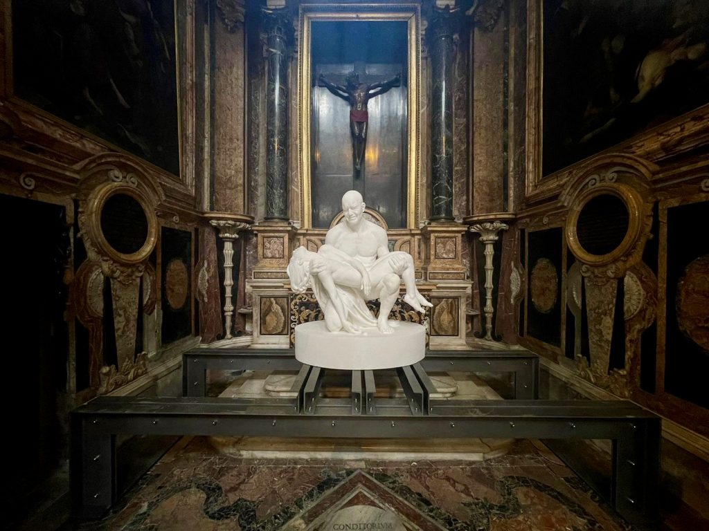 A Roma, la Chiesa degli Artisti si apre alla Pietà contemporanea di JAGO