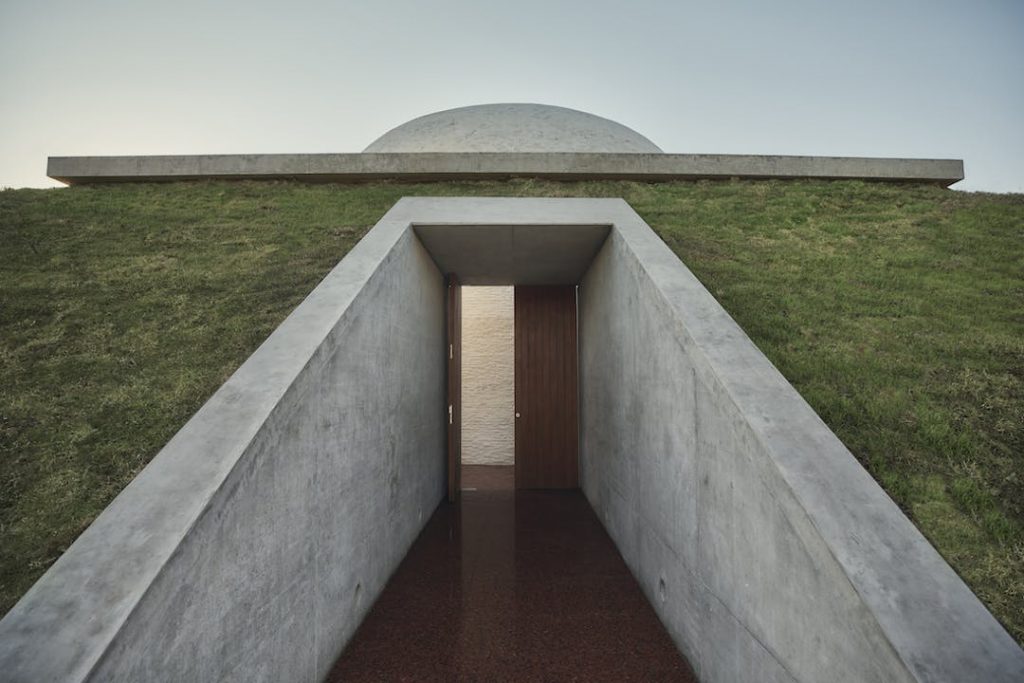 James Turrell presenta il suo primo Skyspace in Sudamerica, in un hotel