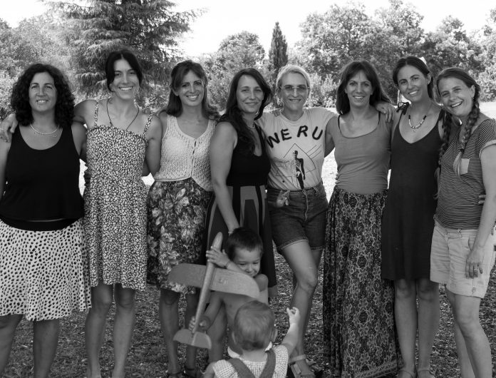Arte, maternità, femminismo: Grossi Maglioni in dialogo da AlbumArte
