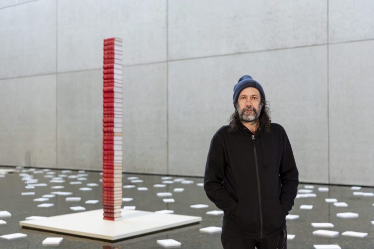 Biennale di Venezia: chi è Archie Moore, l’artista aborigeno che ...