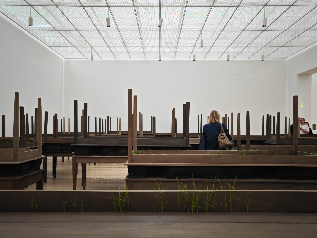 Trent'anni di Doris Salcedo. L'artista colombiana in mostra alla ...