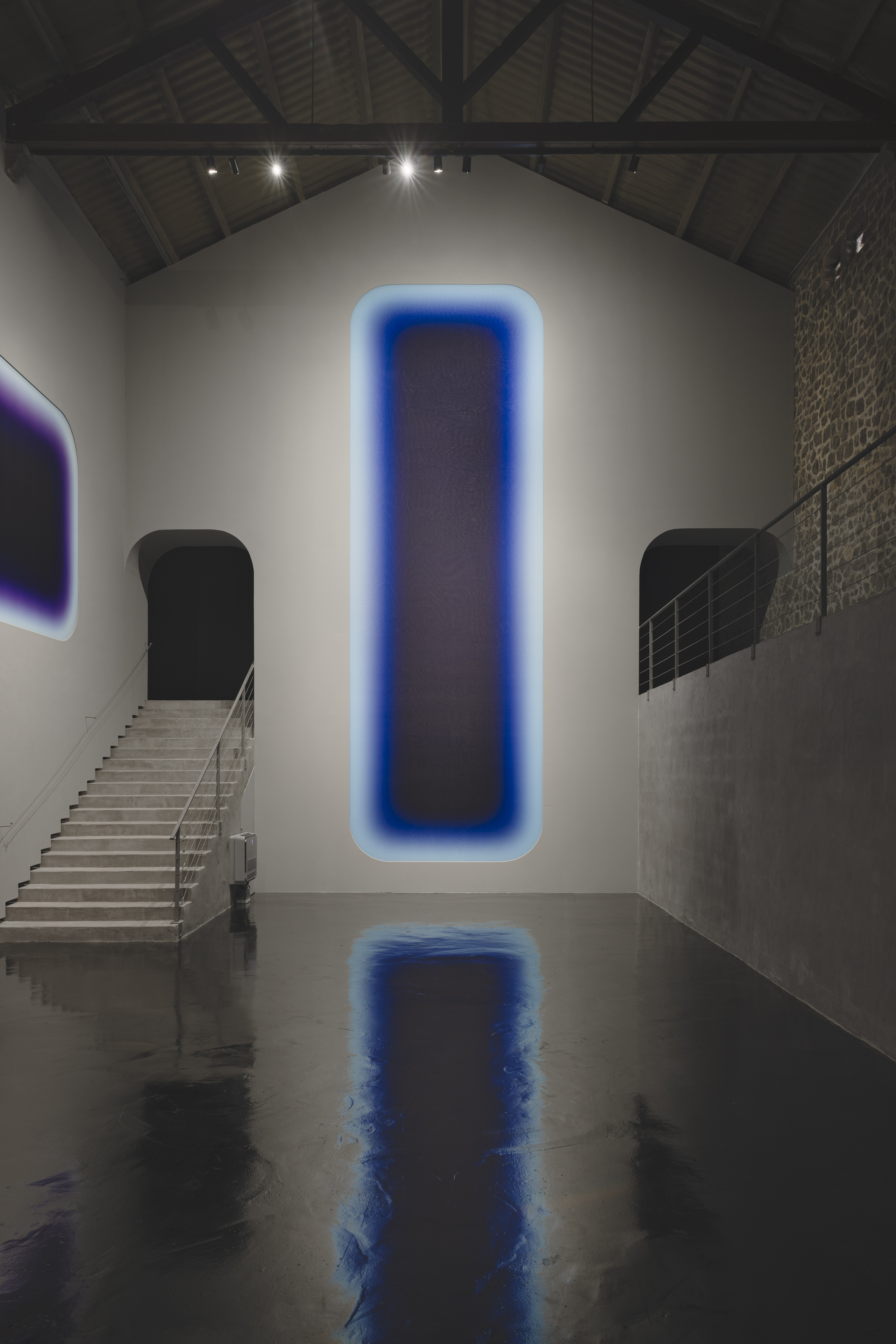 Il minimalismo ipnotico di Jonny Niesche per ripensare la movida di Ibiza