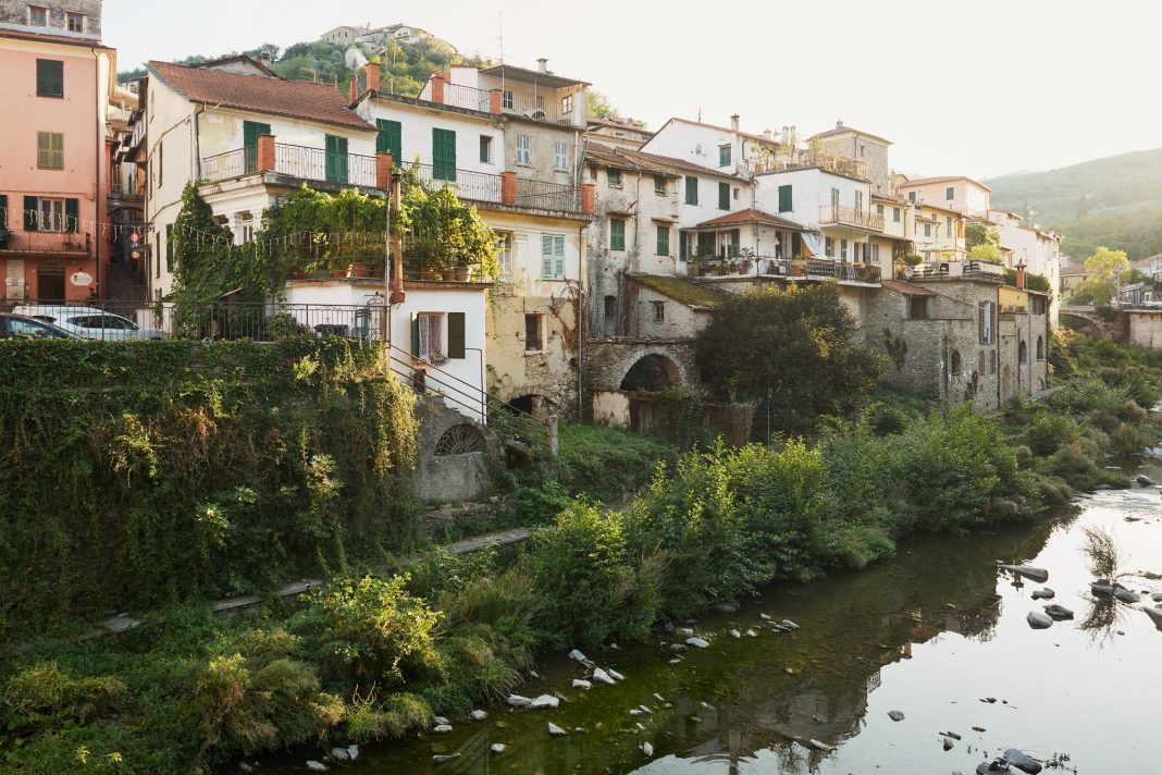 Borgomaro, luoghi e presenze nelle fotografie di Alessandro Nanni