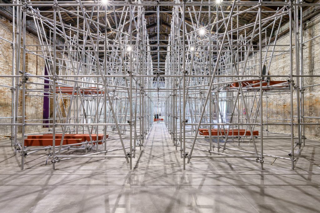 Sentiamo per poter ascoltare: il Padiglione Italia di Massimo Bartolini