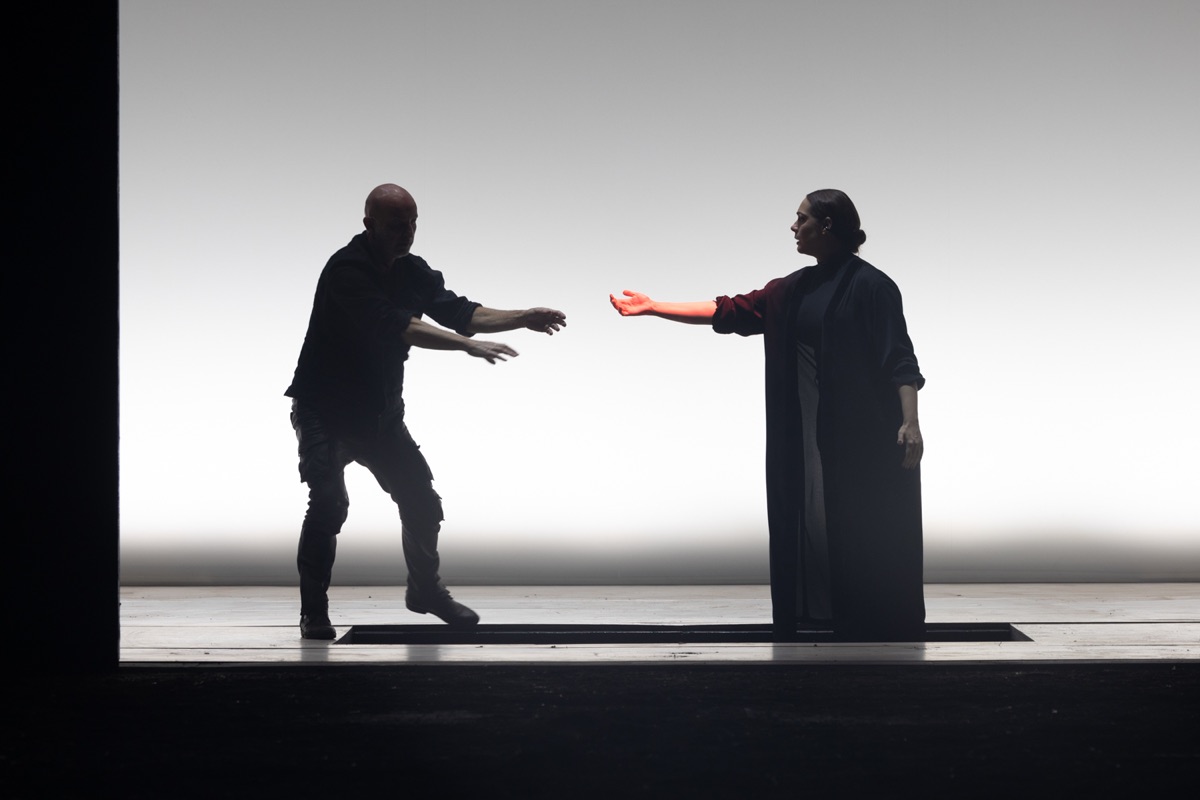 Individualità in chiaroscuro, nel Macbeth di Jacopo Gassmann a Napoli