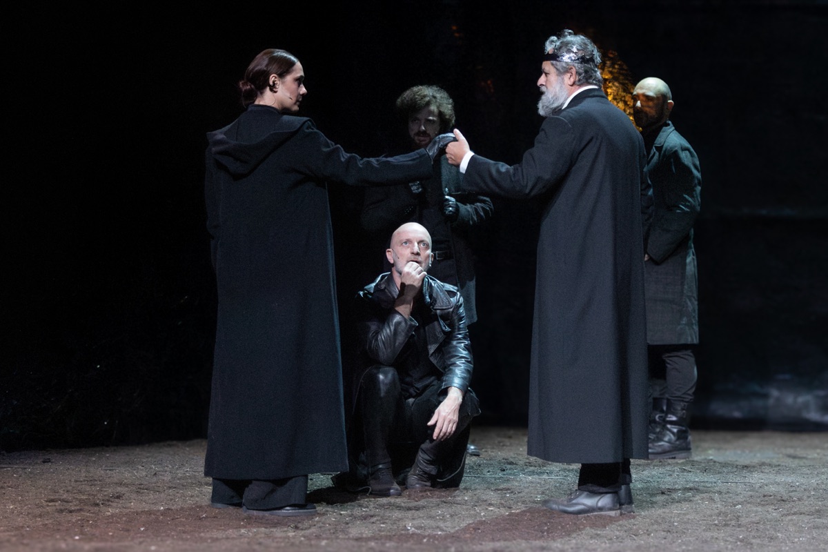 Individualità in chiaroscuro, nel Macbeth di Jacopo Gassmann a Napoli