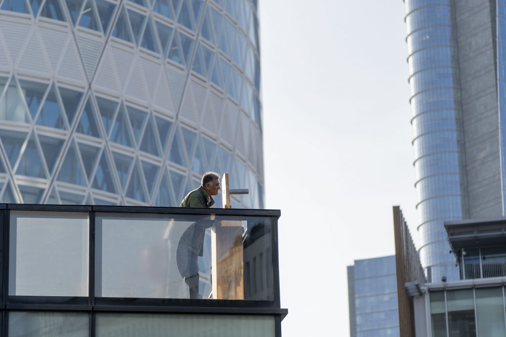 Ramak Fazel e Volvo Studio: momenti sospesi, nella Milano che cambia