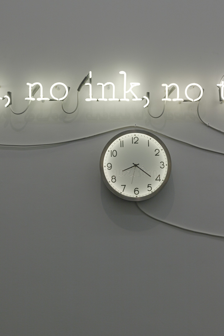 Il senso del tempo per Joseph Kosuth: la mostra a Napoli