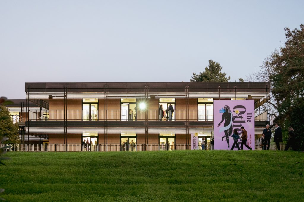 The Others Art Fair 2025: l’arte che abita il futuro