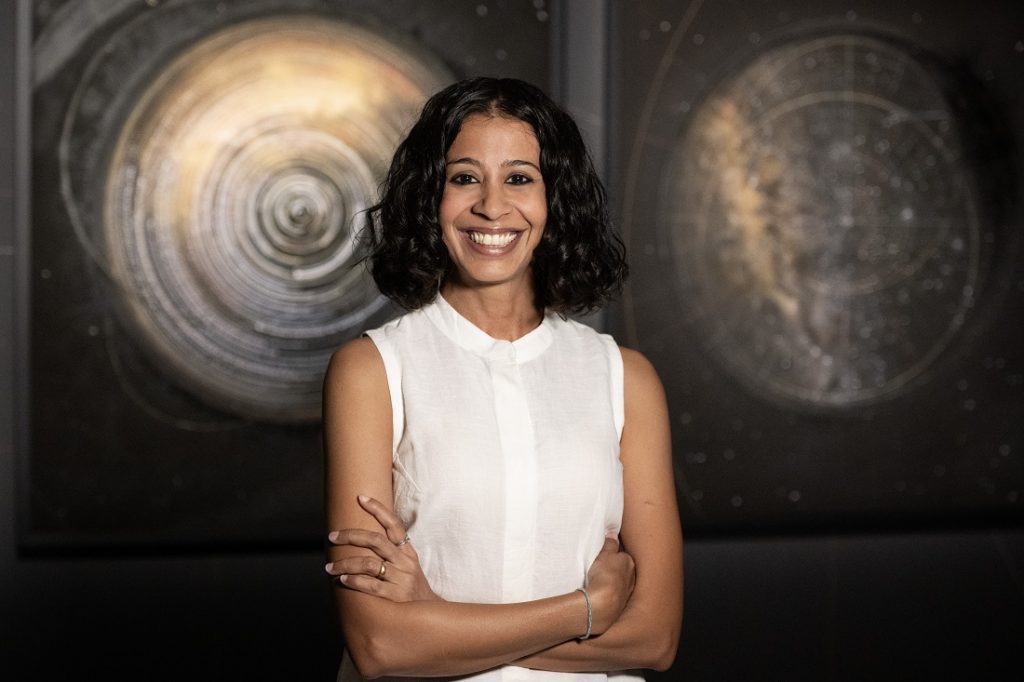 Rohini Devasher trasforma in arte i misteri dell’universo