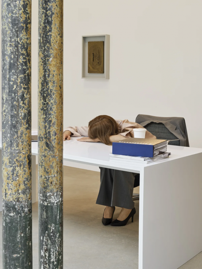 Elmgreen & Dragset, il sonno della realtà: la nuova opera a Parigi