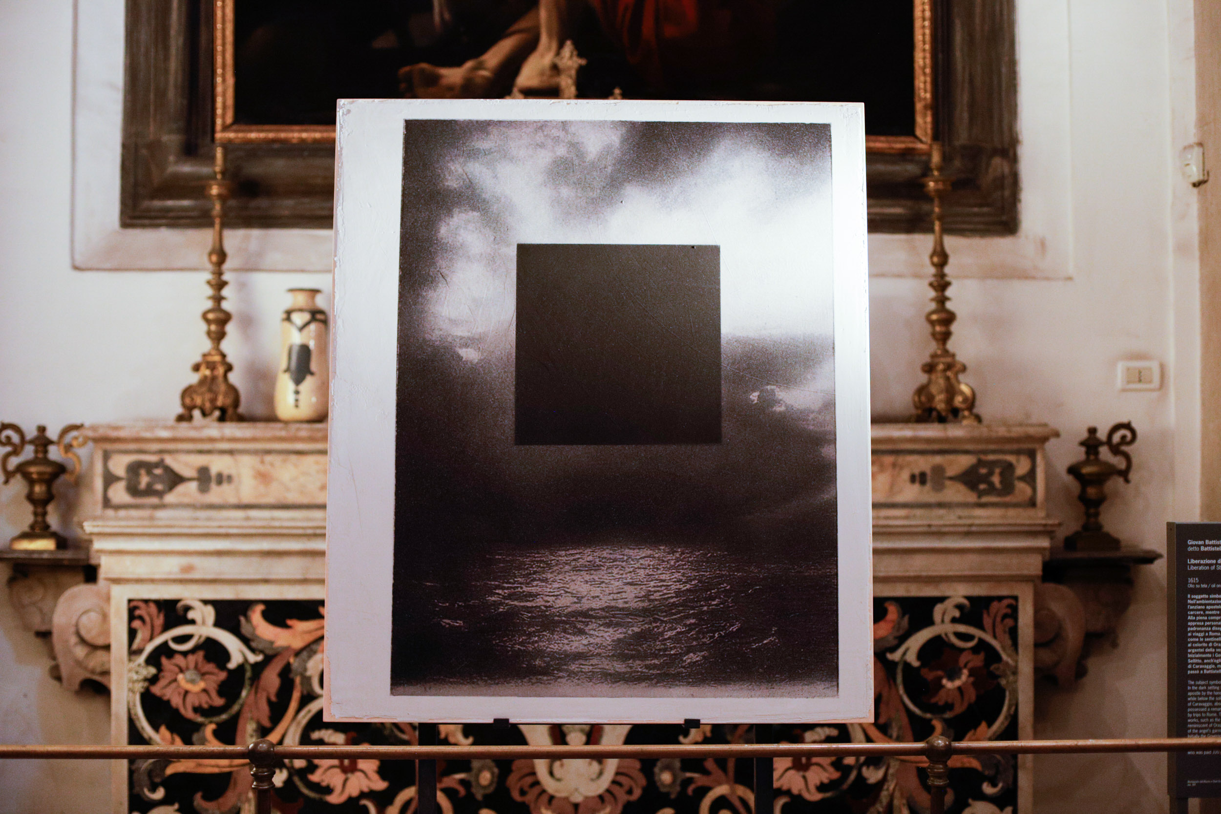 L’arte contemporanea dialoga con Caravaggio, al Pio Monte di Napoli