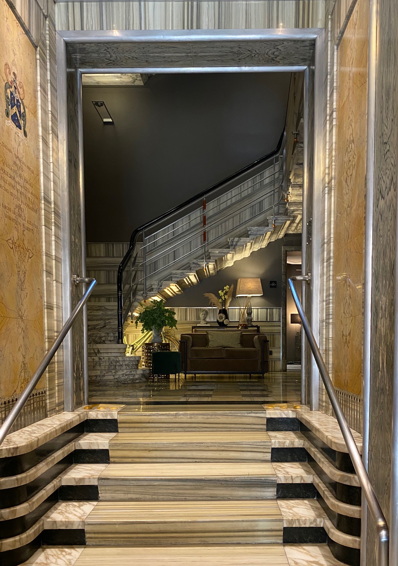 SINGER PALACE - exibart.com